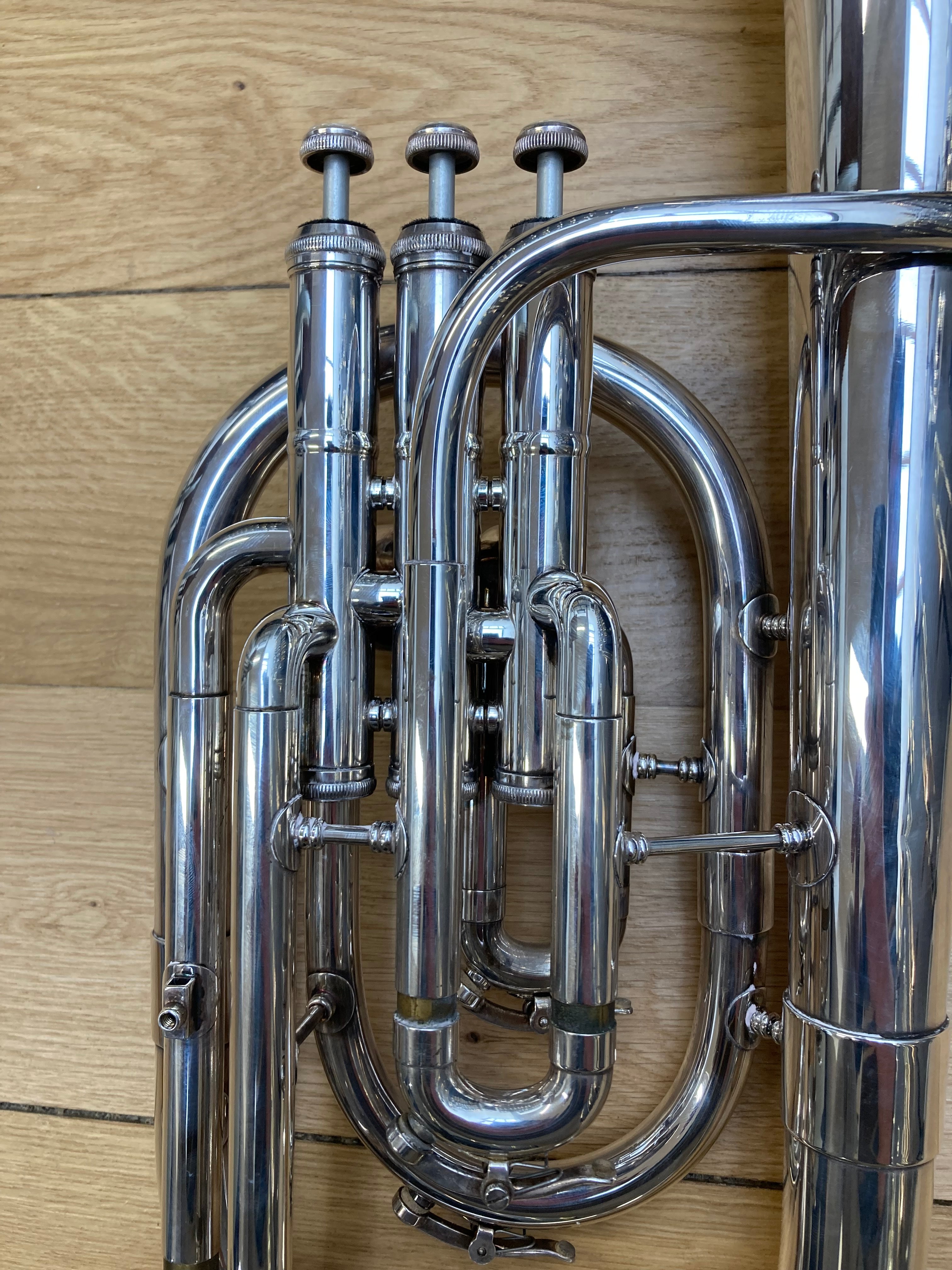 Pre-owned Horns
